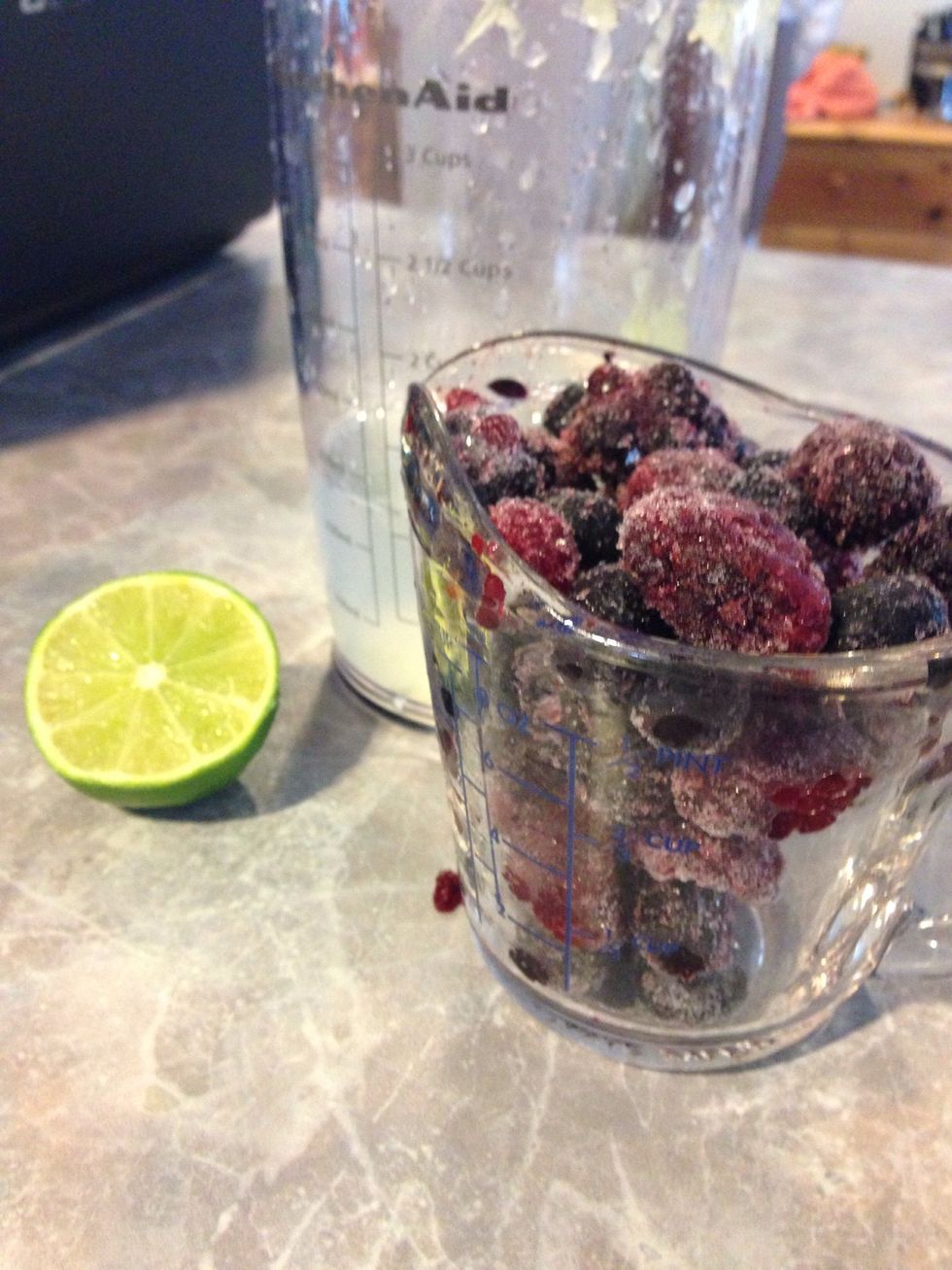 How to make a bloody berry juice - B+C Guides