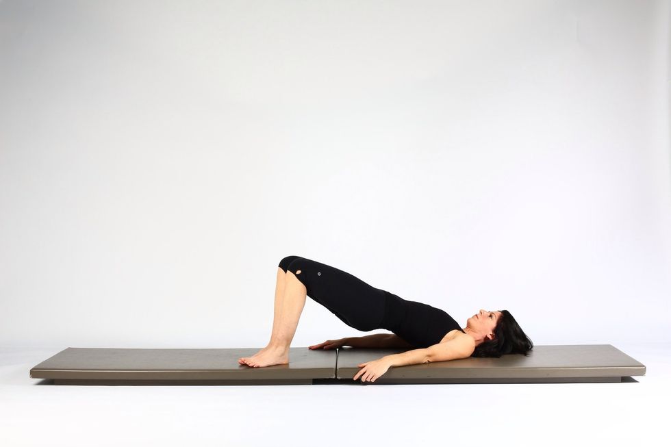 How to tone hamstrings with hip lift variations - B+C Guides