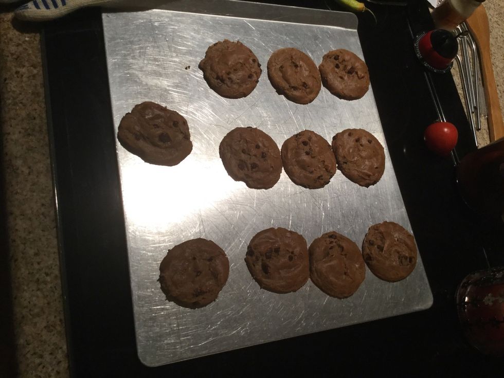 How to cook pre-packaged chocolate chip cookies - B+C Guides