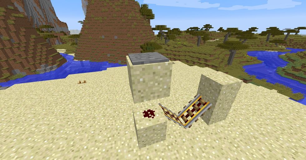 How to make an instant tnt trap in minecraft 💣 - B+C Guides