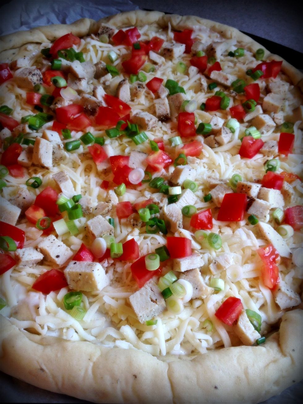 How to make garlic ranch chicken pizza - B+C Guides