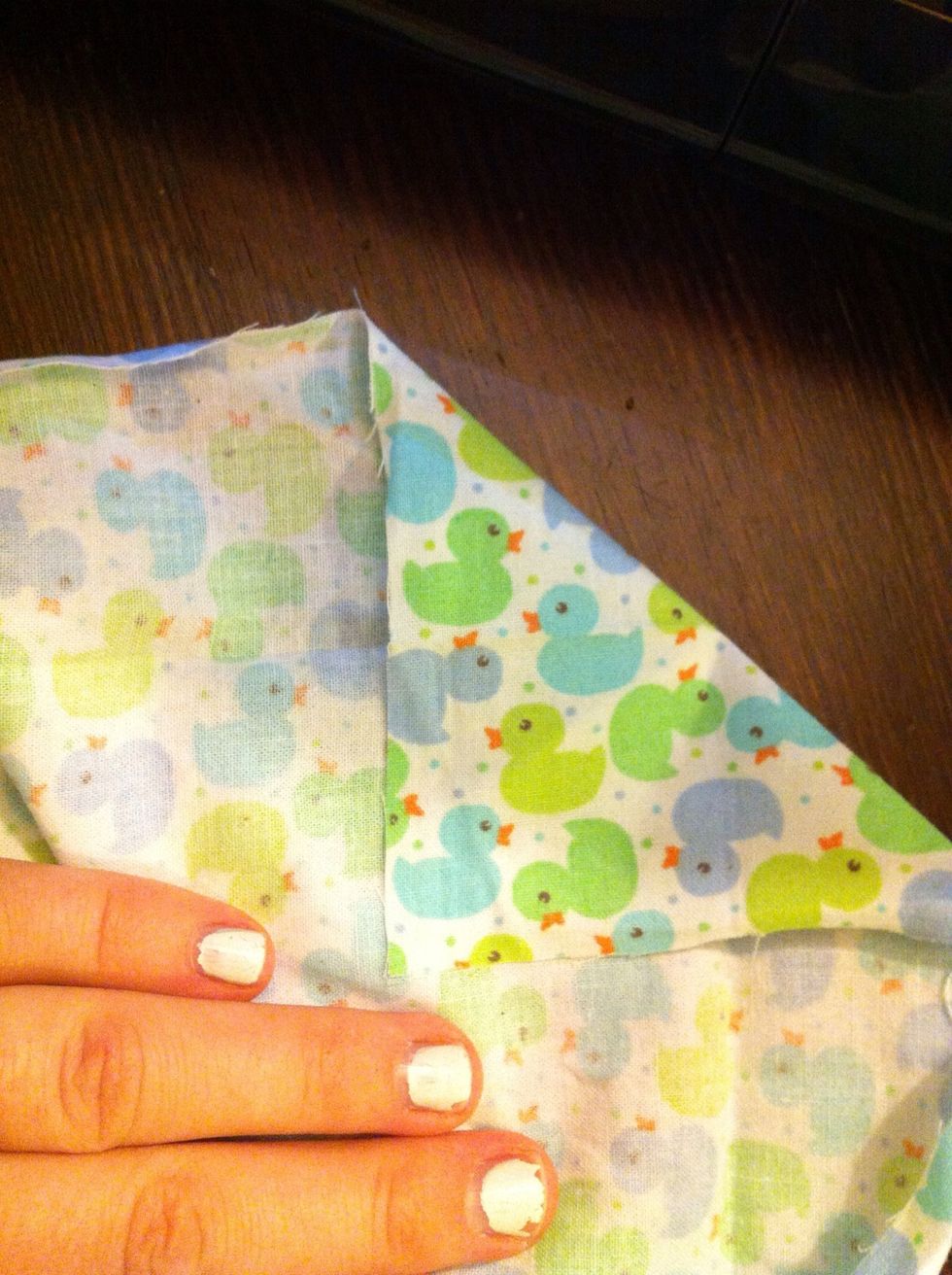 How to sew a nice corner on a blanket - B+C Guides