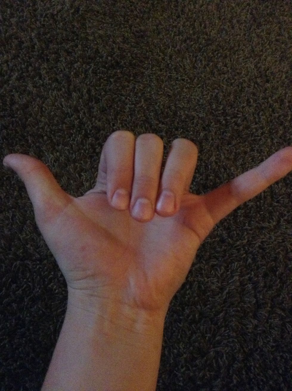 How to make a "hang loose" sign - B+C Guides