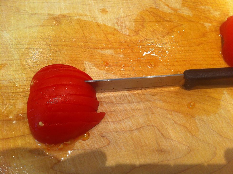 How to quickly and easily chop tomatoes - B+C Guides