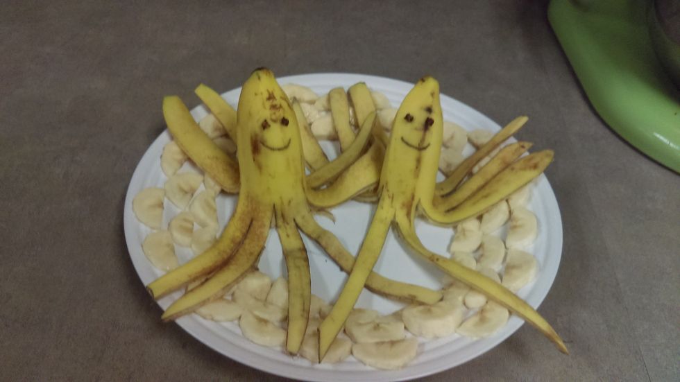 How to create a banana octopus garnish - B+C Guides