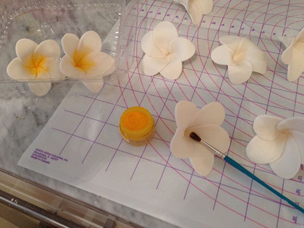 How to make tropical flower fondant - B+C Guides