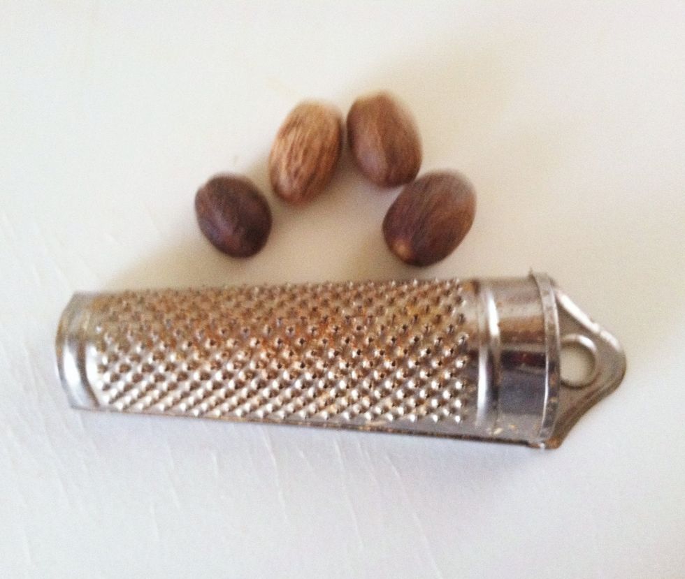 How to make fresh ground nutmeg - B+C Guides