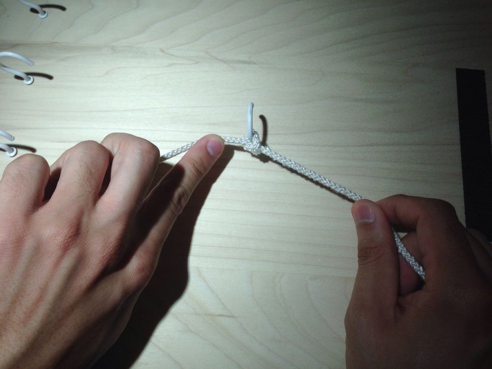 How to perform a one hand tie - B+C Guides