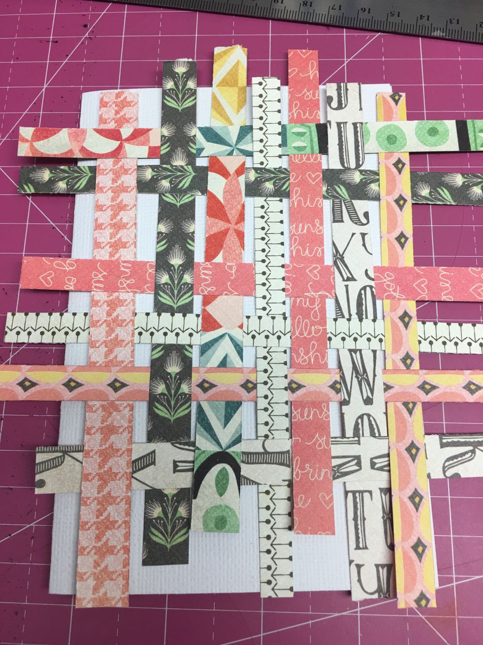 How to construct a paper weave card - B+C Guides