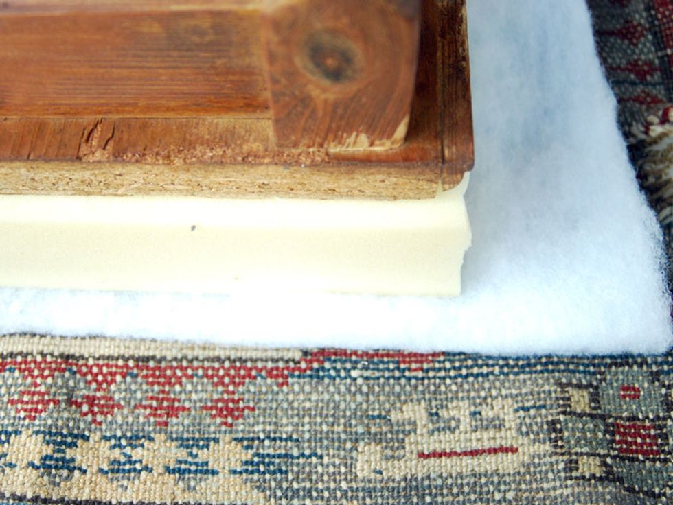 How to upholster a chair with a rug - B+C Guides