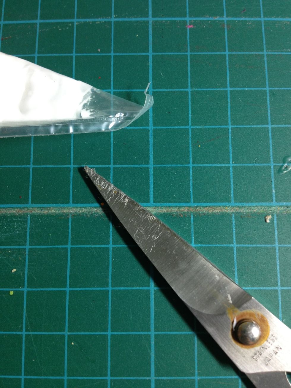 How to use whipped cream clay for decoration - B+C Guides