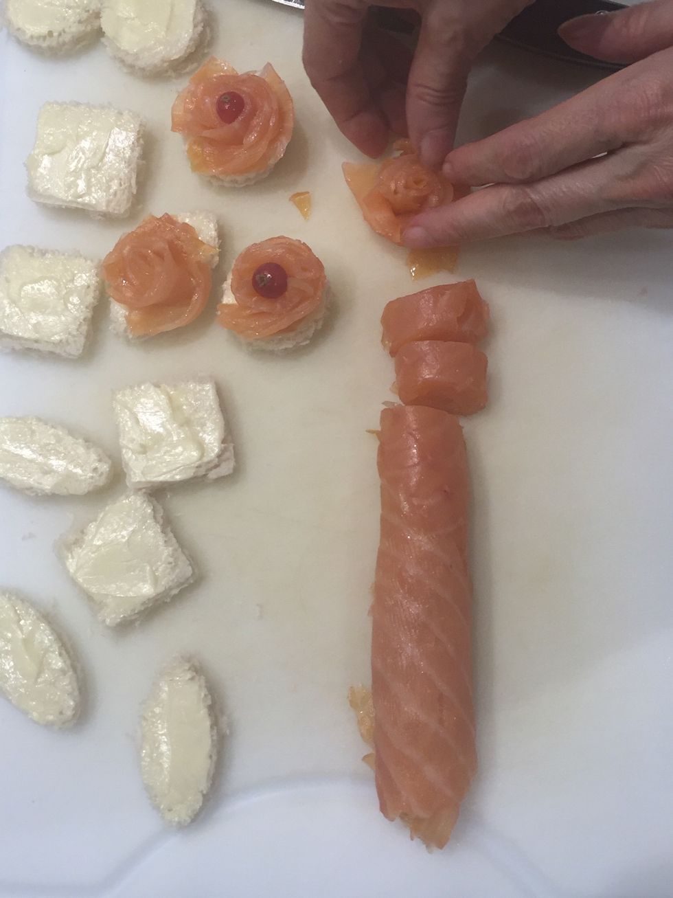 How to make smoked salmon flowers - B+C Guides