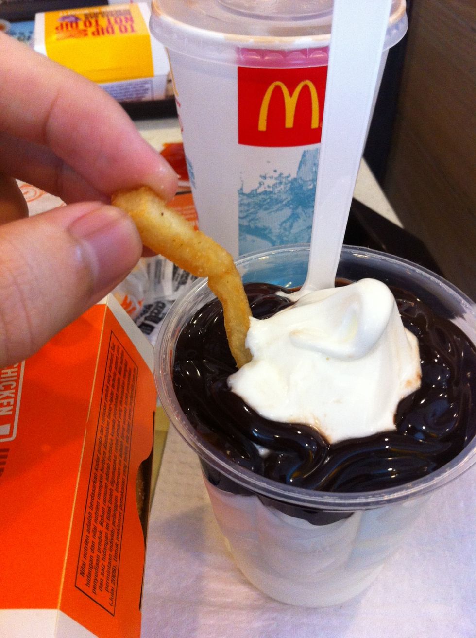 How to eat mcdonald sundae fries - B+C Guides