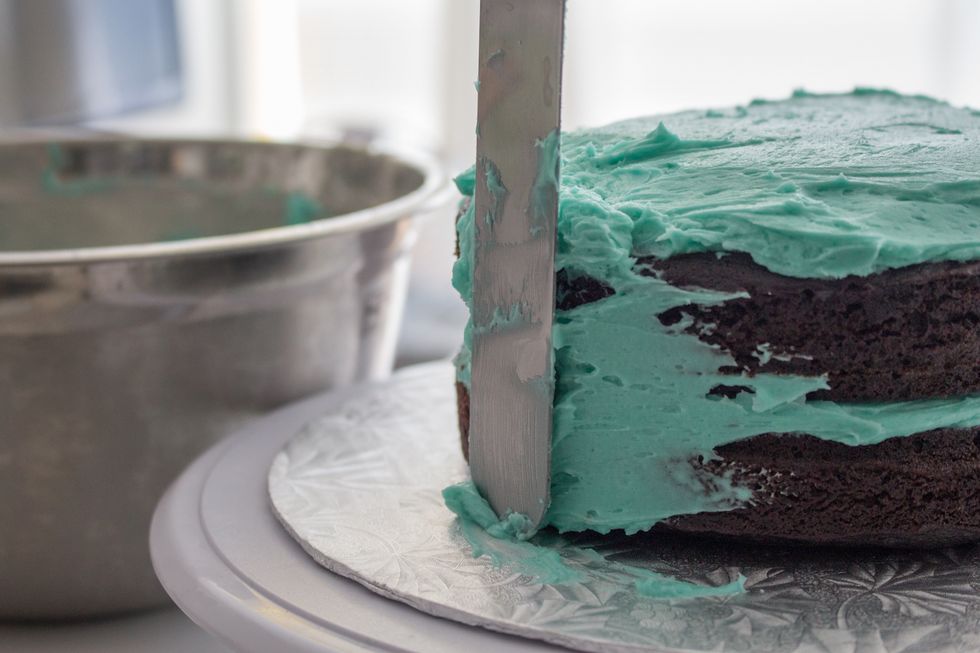 How to decorate a speckled chocolate easter egg cake - B+C Guides