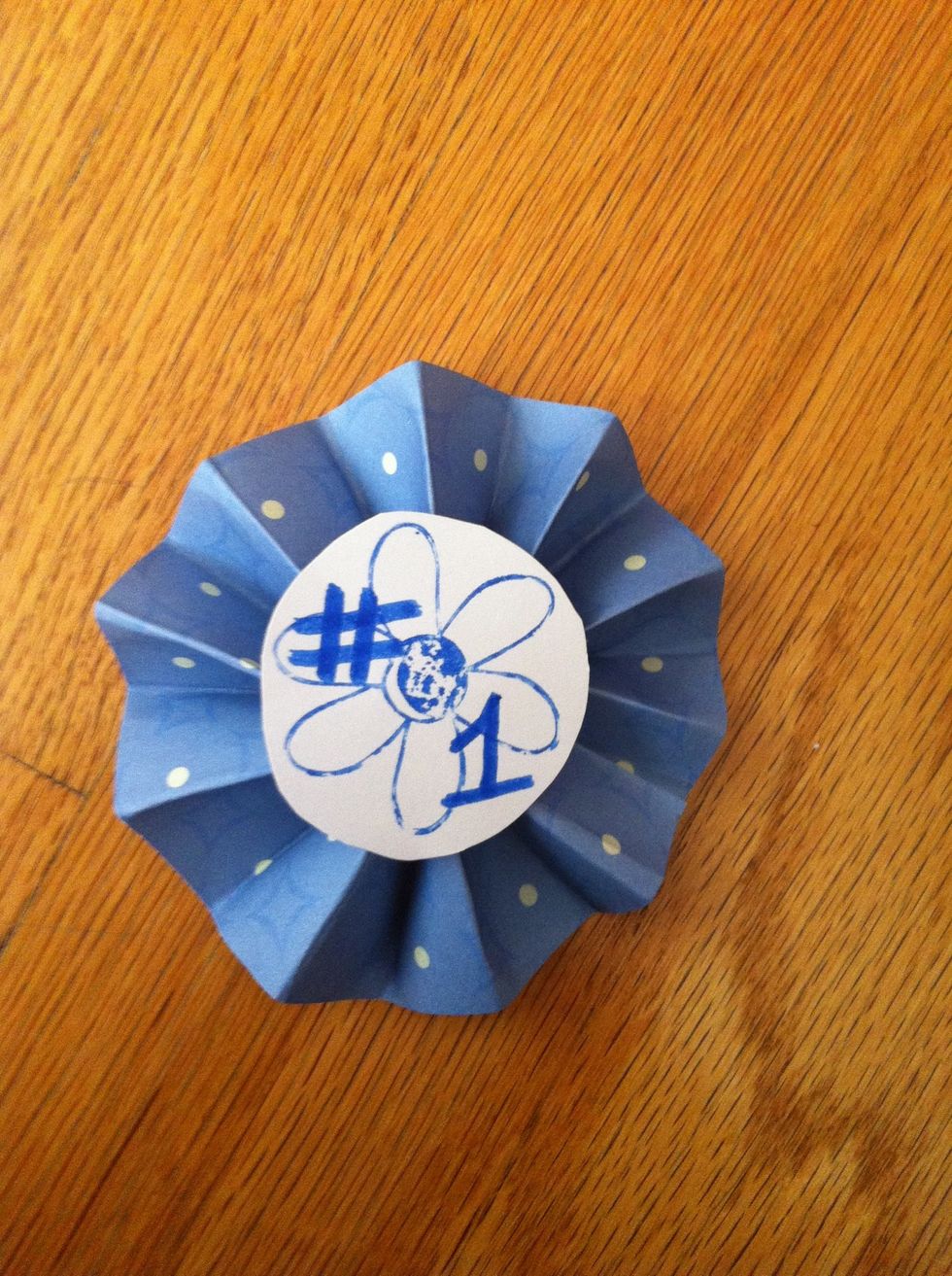 How to make a paper medal! - B+C Guides