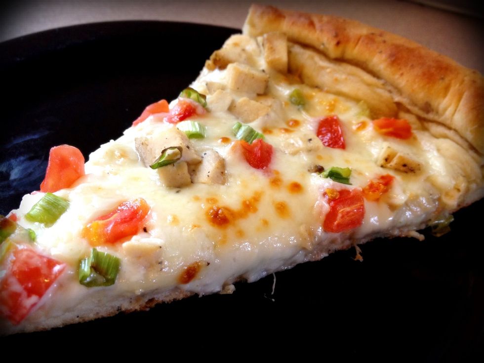 How to make garlic ranch chicken pizza - B+C Guides