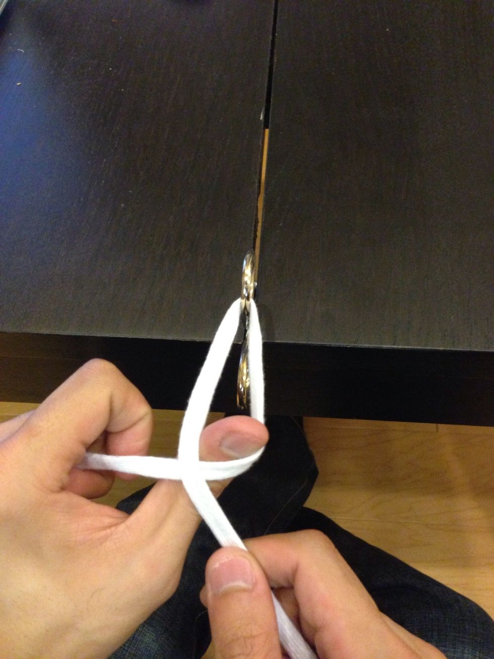 How to perform a two hand tie - B+C Guides