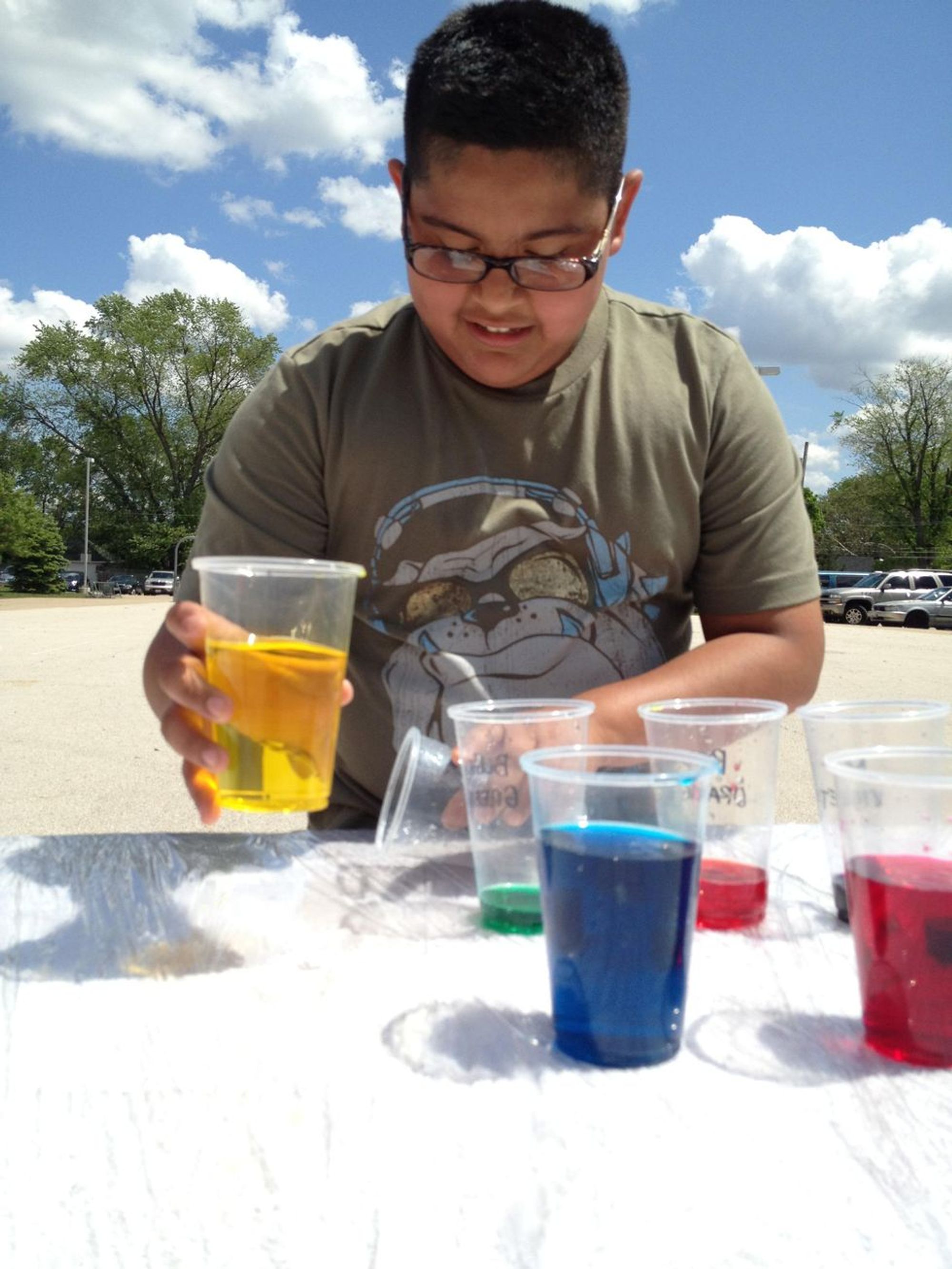 How to play tertiary color mixing relay race - B+C Guides