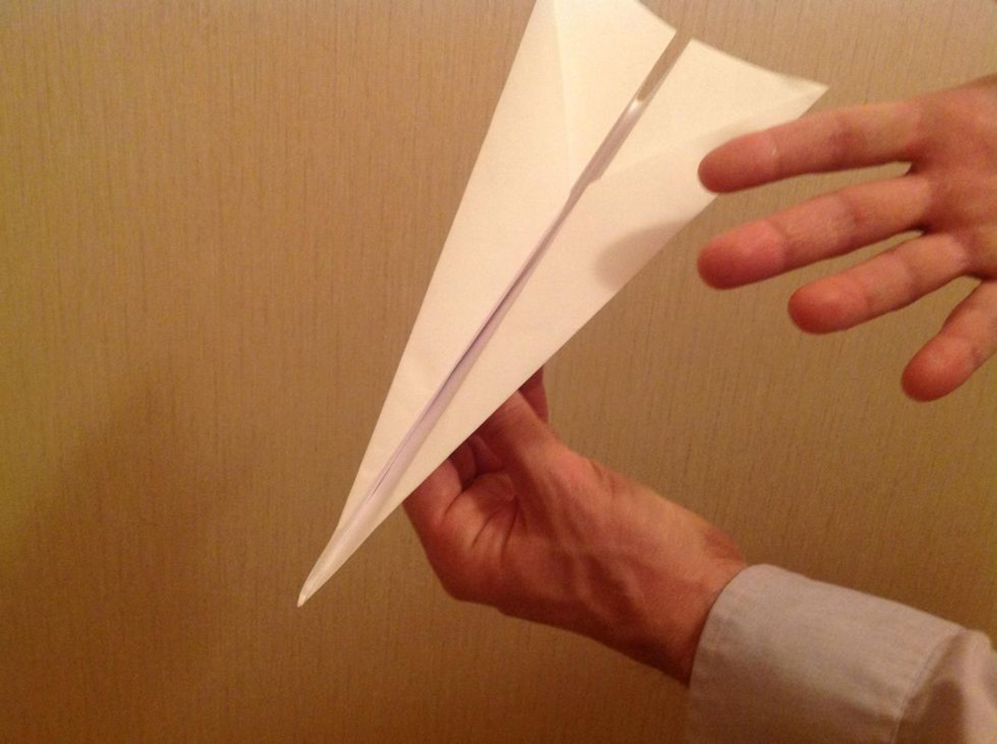 How to make a paper airpane - B+C Guides