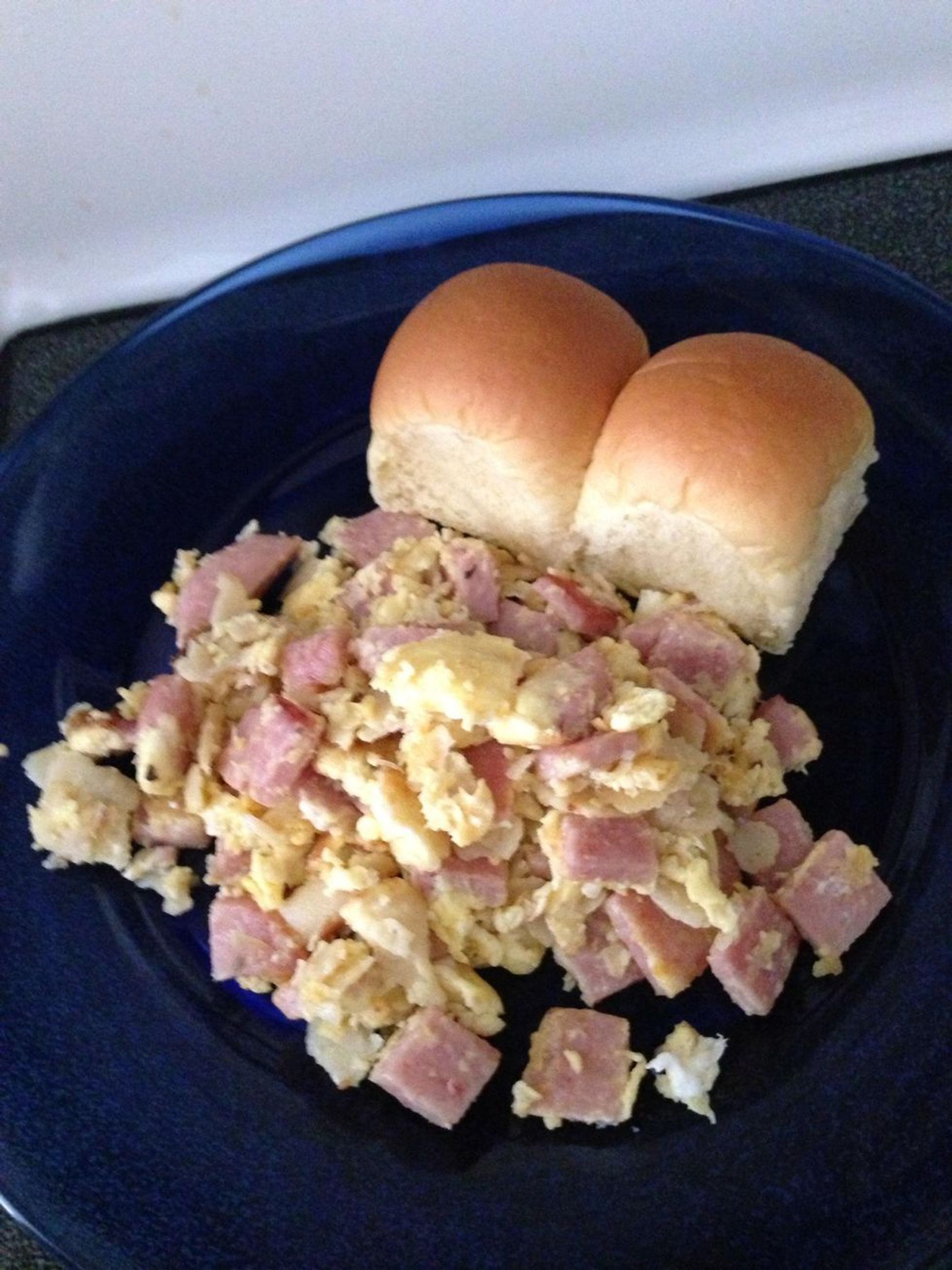 How to make quick & easy breakfast: spam & scrambled eggs - B+C Guides