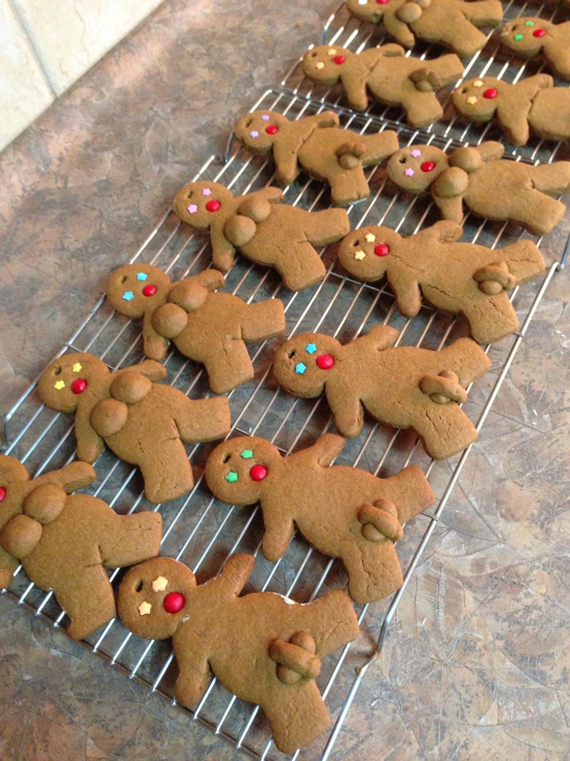 How to bake anatomically correct gingerbread men & women - B+C Guides