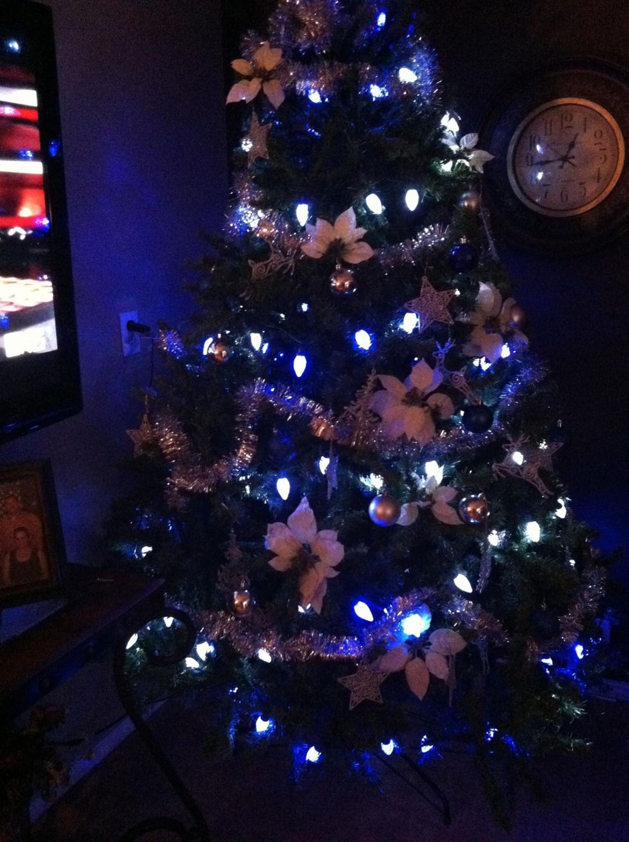 How to create a dallas cowboys christmas tree - B+C Guides