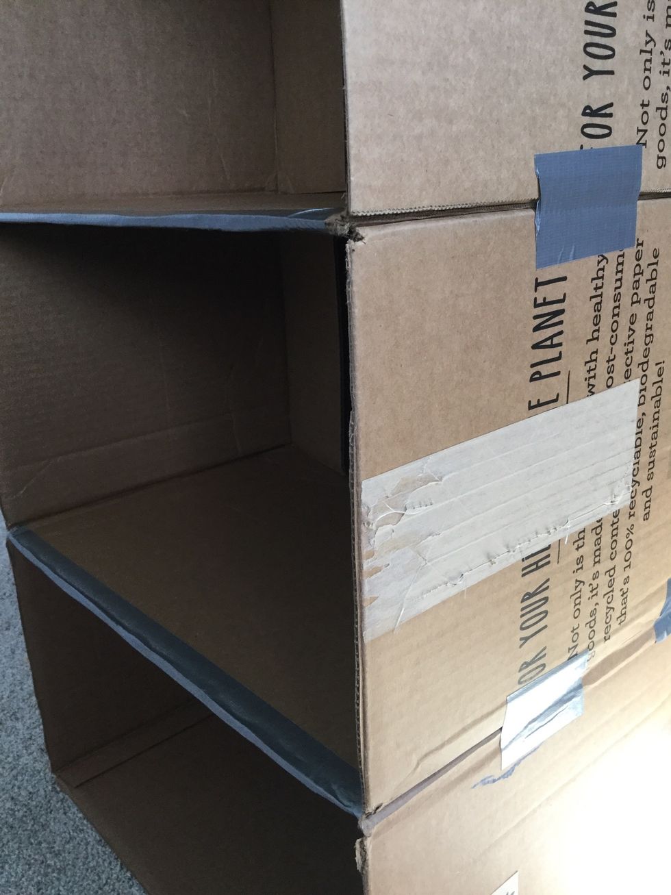 How to make a bookshelf out of cardboard boxes - B+C Guides