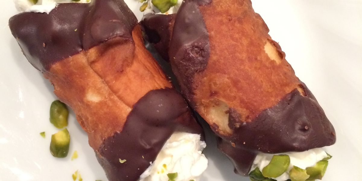 How to make cannoli; 'dont forget the cannoli' - B+C Guides