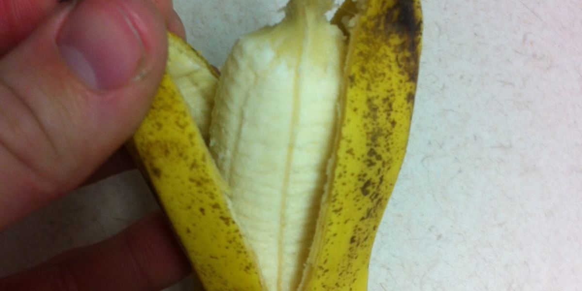 How to open a banana the correct way - B+C Guides