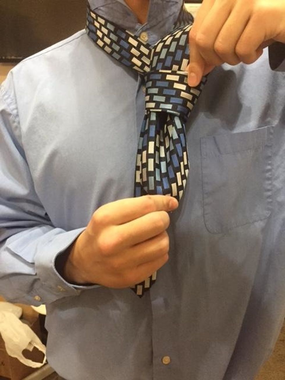 How to put on a tie - B+C Guides