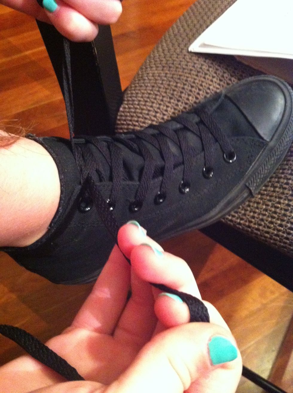 How to tie converse hightops - B+C Guides
