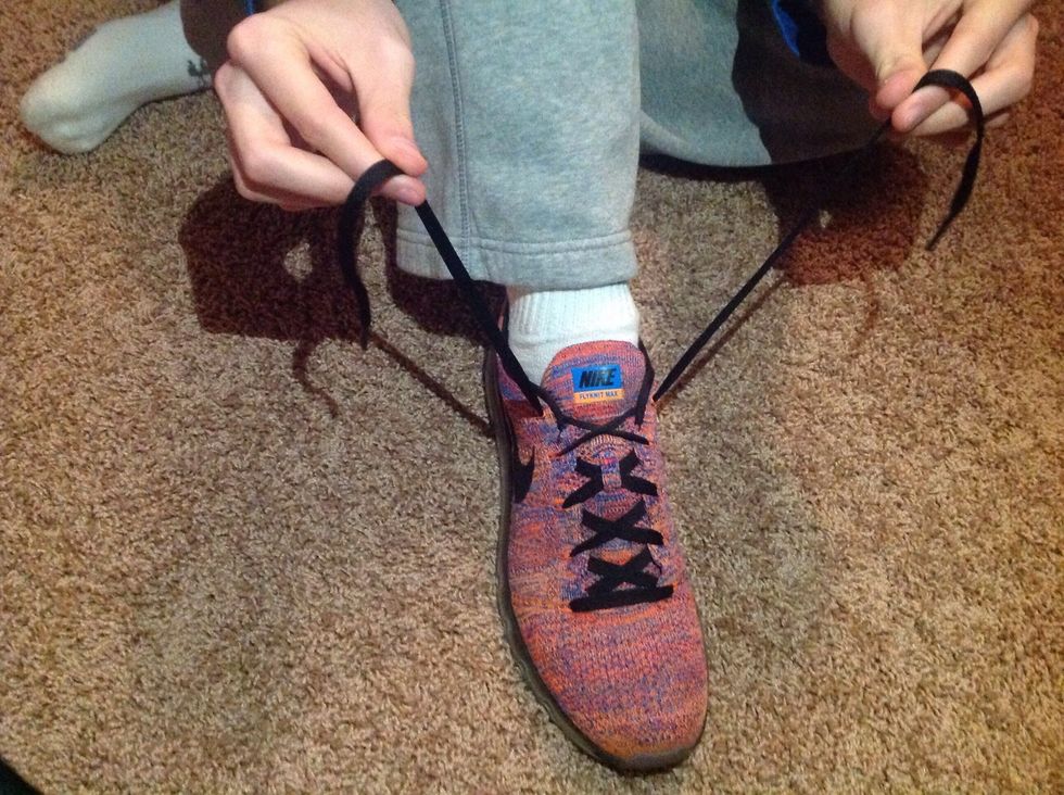 How to tie a shoe - B+C Guides