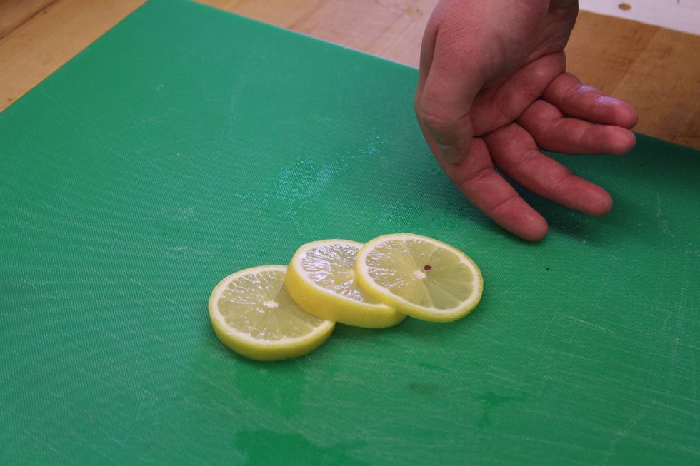 How to make a twisted lemon garnish - B+C Guides