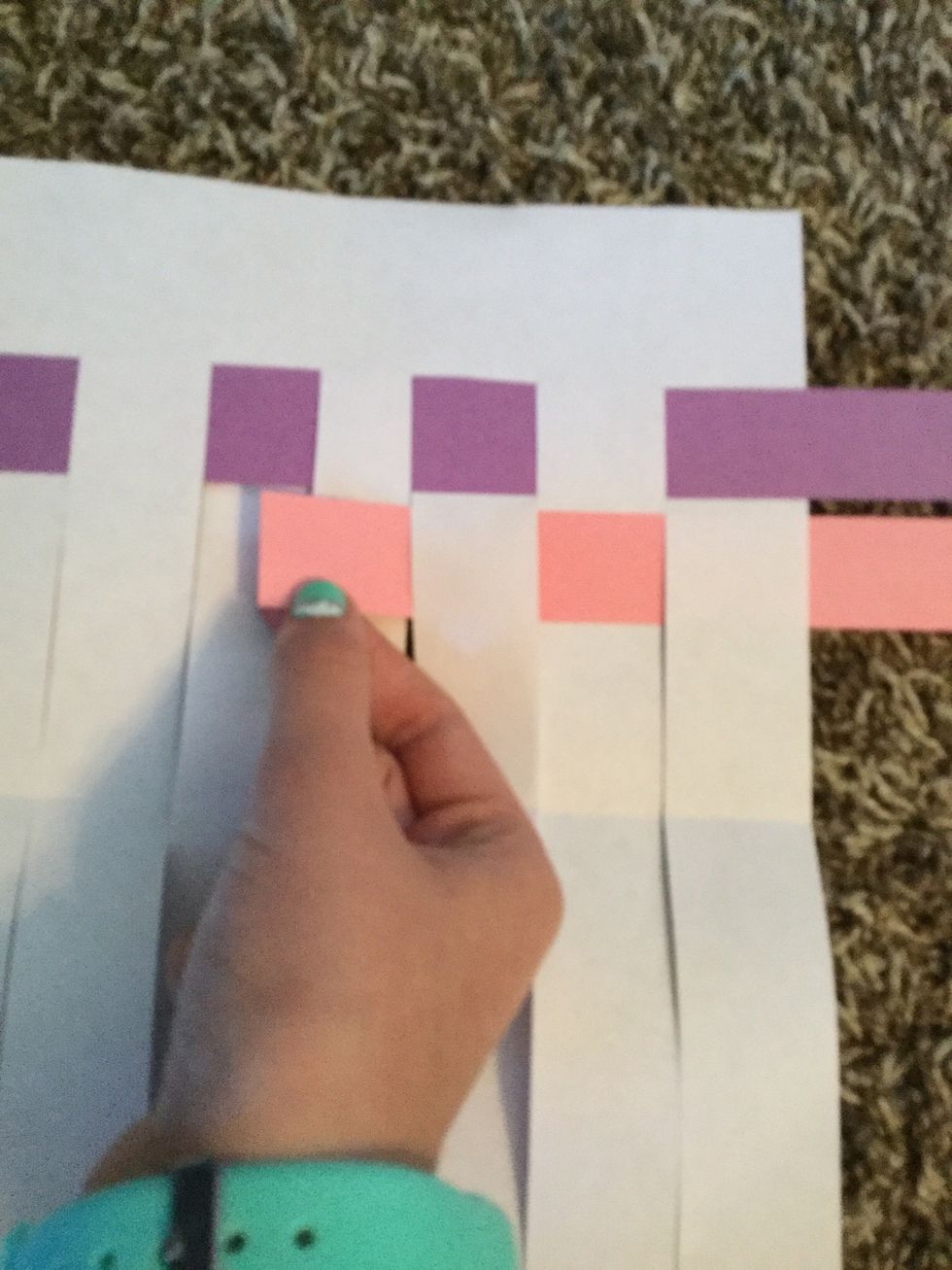 How to weave paper - B+C Guides