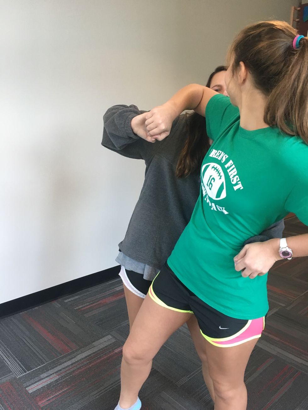 How to self defense guide to bear-hug - B+C Guides