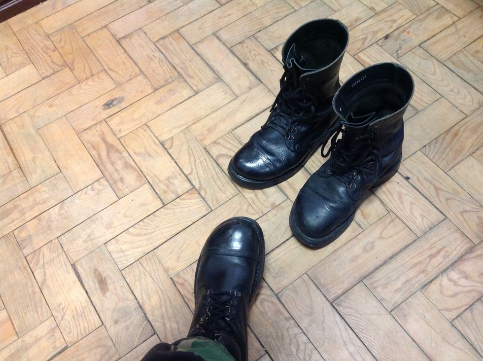 How to shine shoes or boots - B+C Guides How to shine shoes or boots - B+C Guides