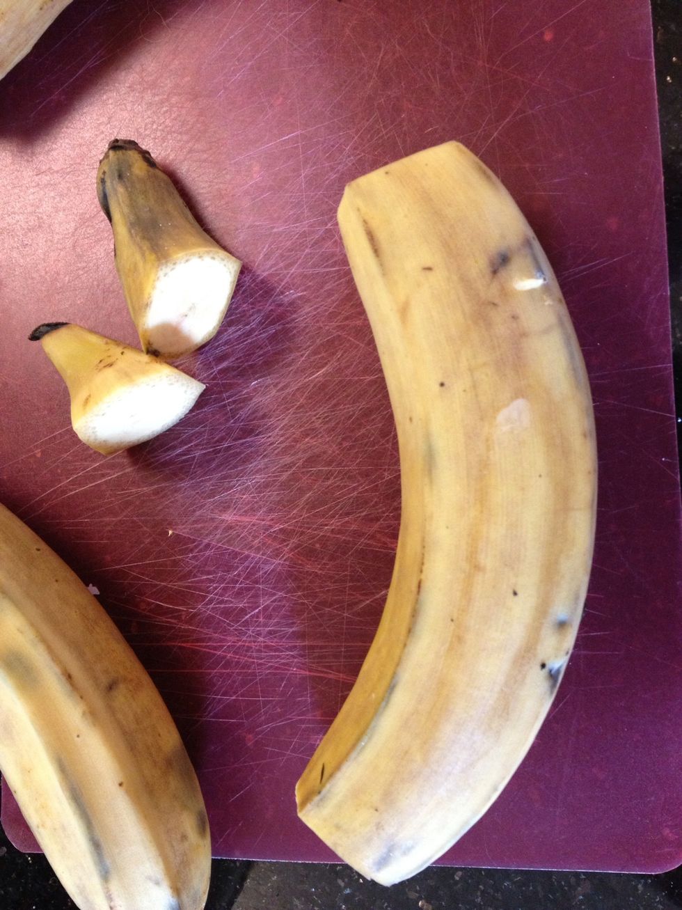 How to peel a plantain - B+C Guides