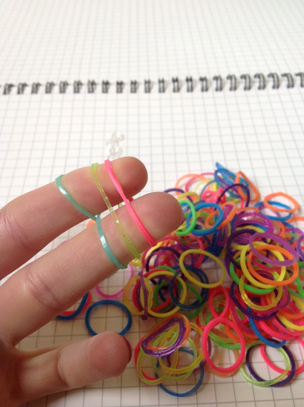 How To Use Your Fingers To Make A Rainbow Loom Bracelet B C Guides How To Use Your Fingers To Make A Rainbow Loom Bracelet B C Guides