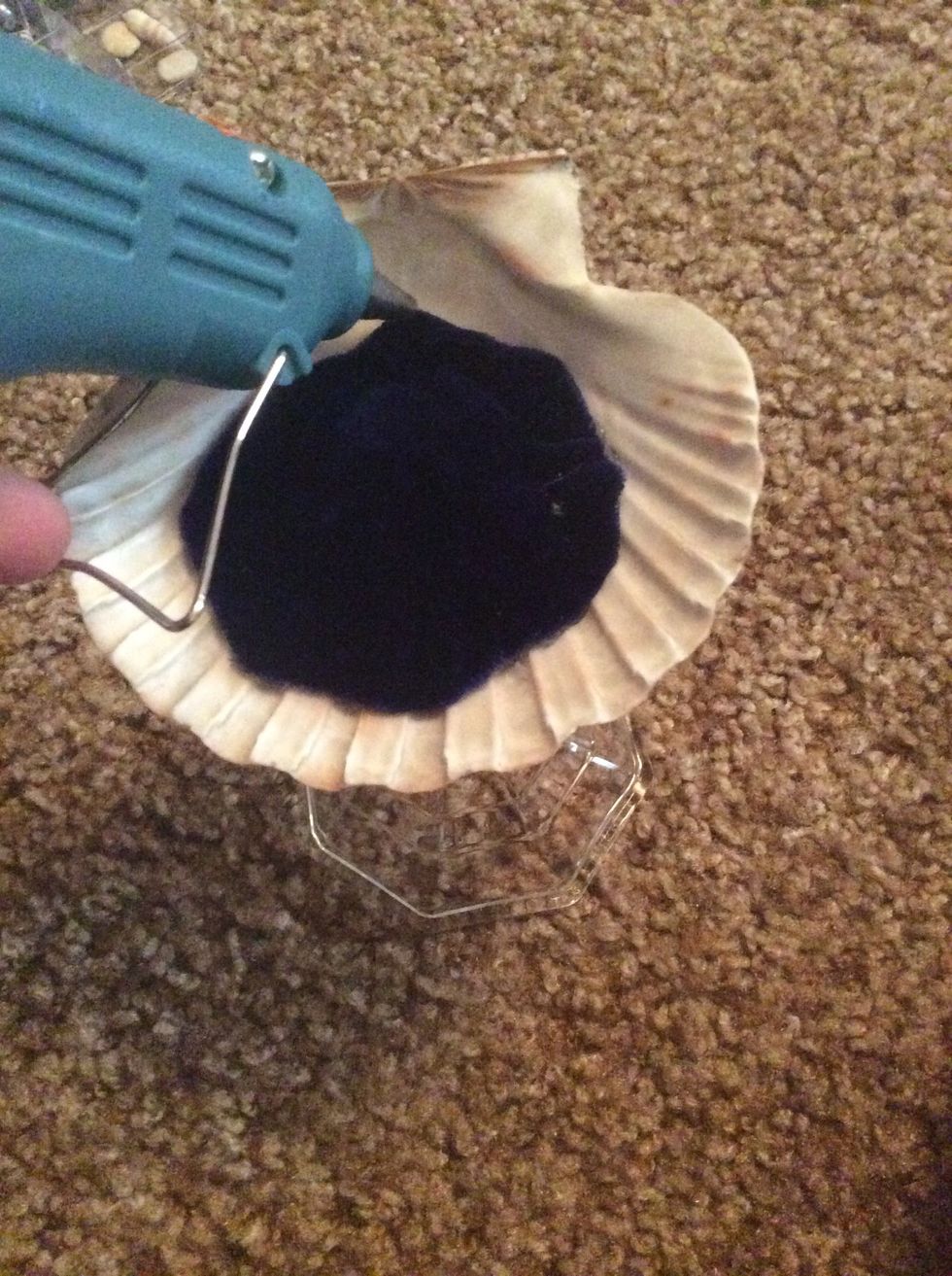 How to make a sea shell jewelry holder - B+C Guides