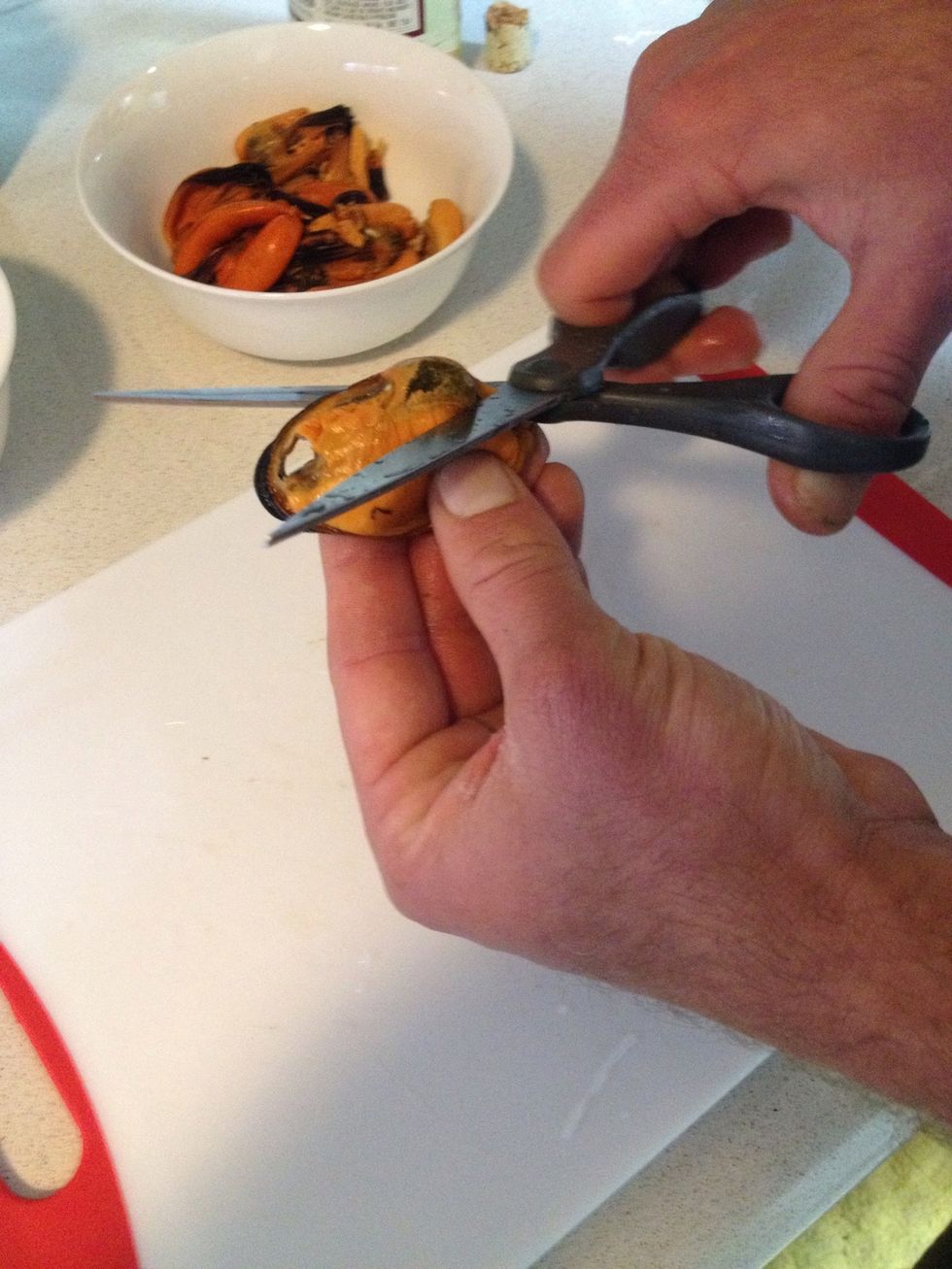 How to prepare and cook wild mussels - B+C Guides