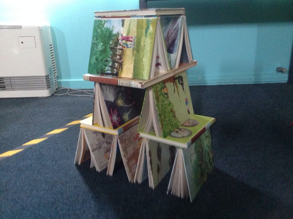 How to make a book tower - B+C Guides