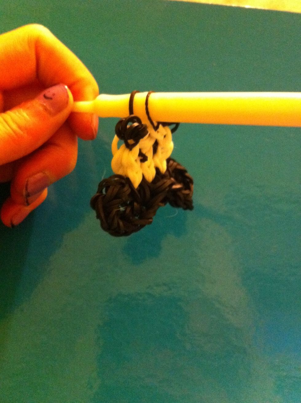 How to make a rainbow loom panda pencil hugger - B+C Guides