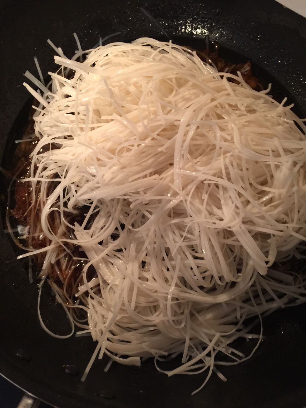 How to make kua mee (sweet fried noodles) - B+C Guides