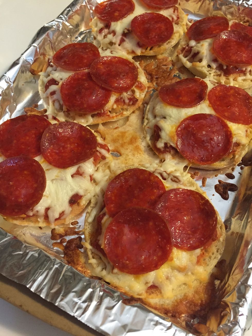 How to make simple snack pizzas - B+C Guides