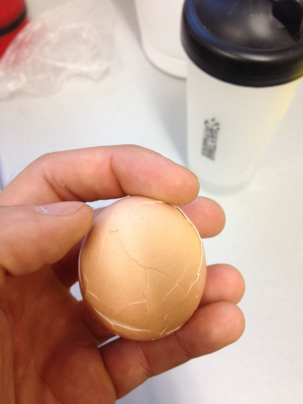 How to peel an egg easy & fast - B+C Guides