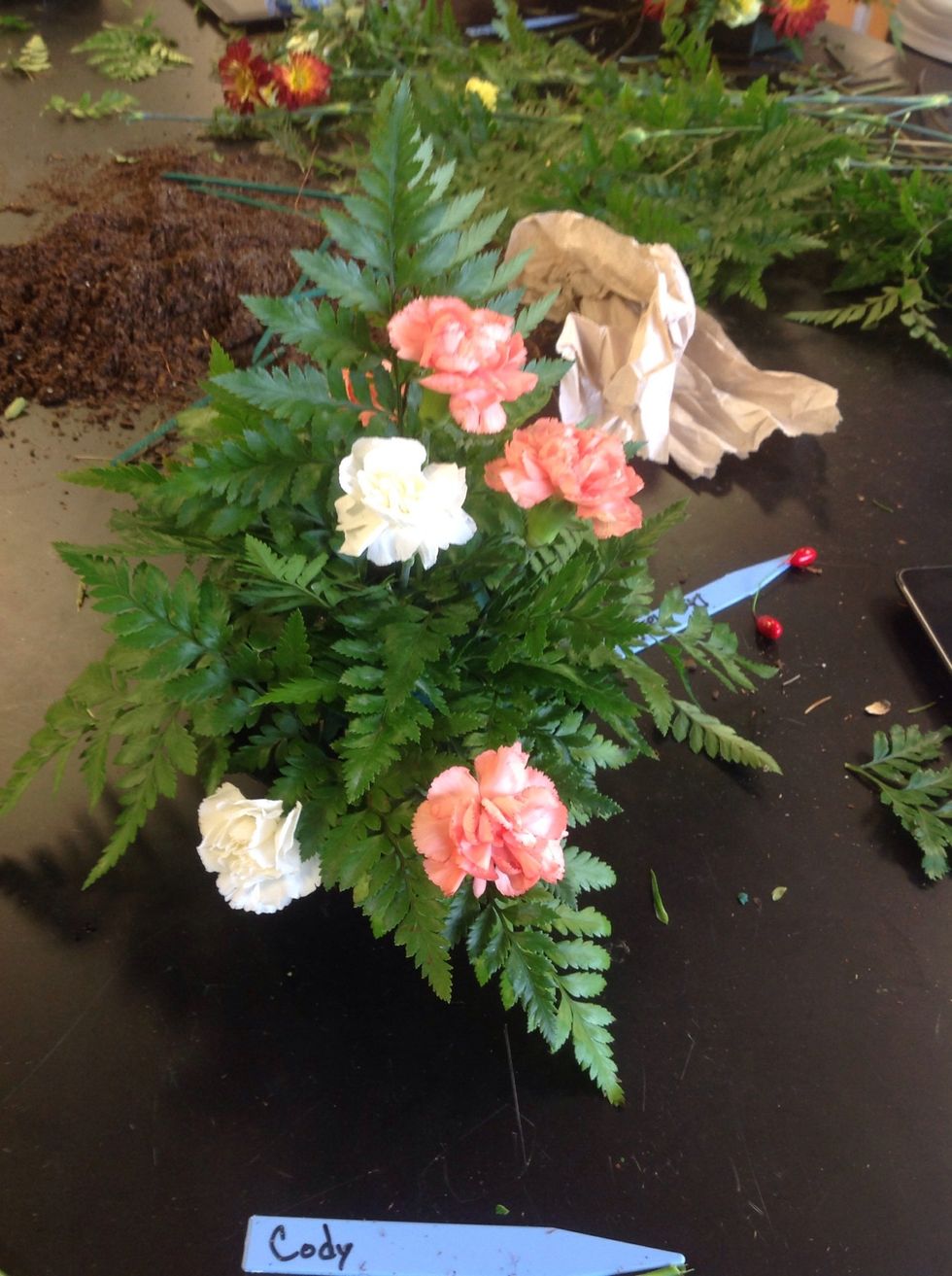 How to make a round mound arrangement. - B+C Guides