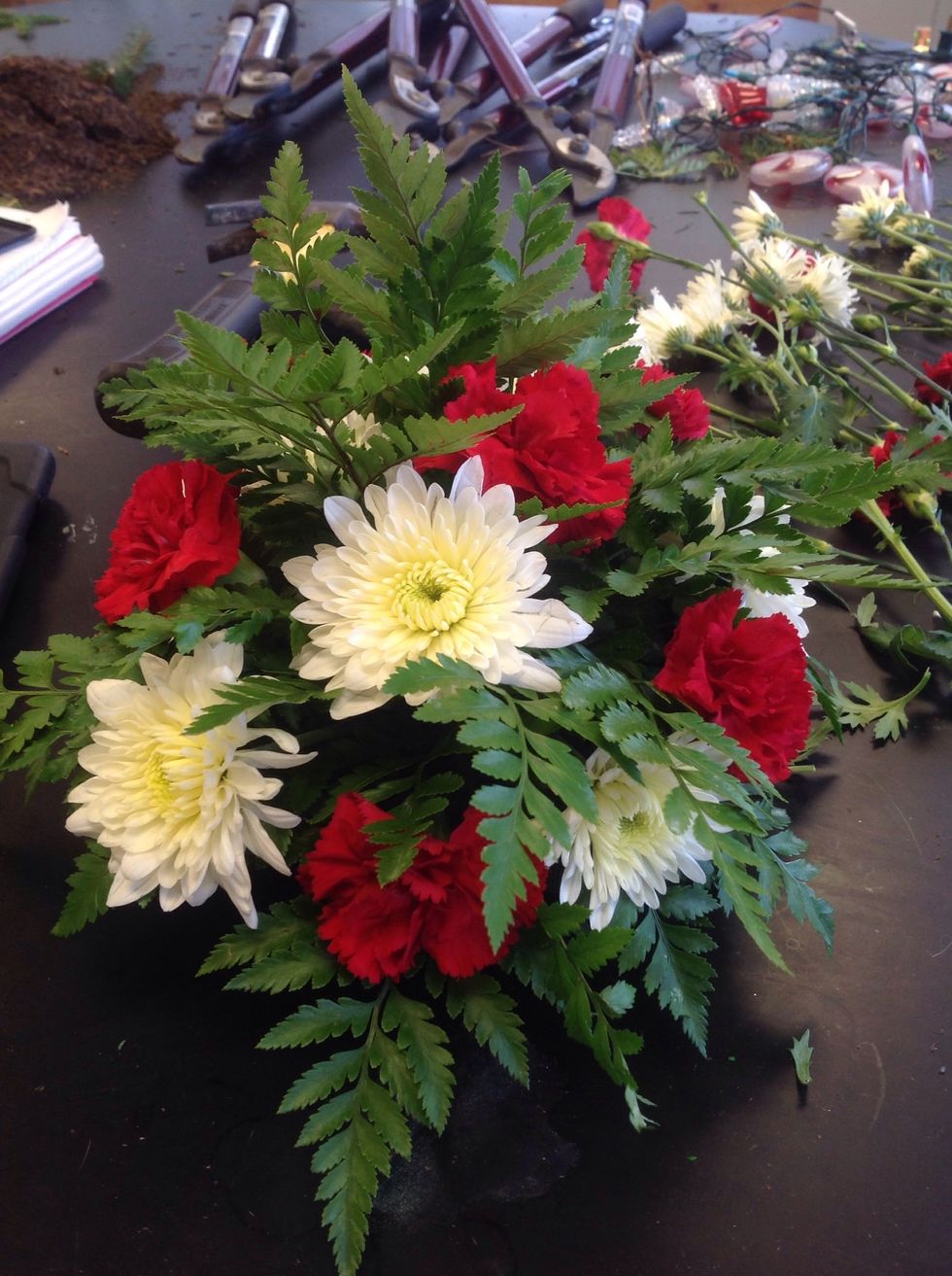 How to make a round mound flower arrangment - B+C Guides