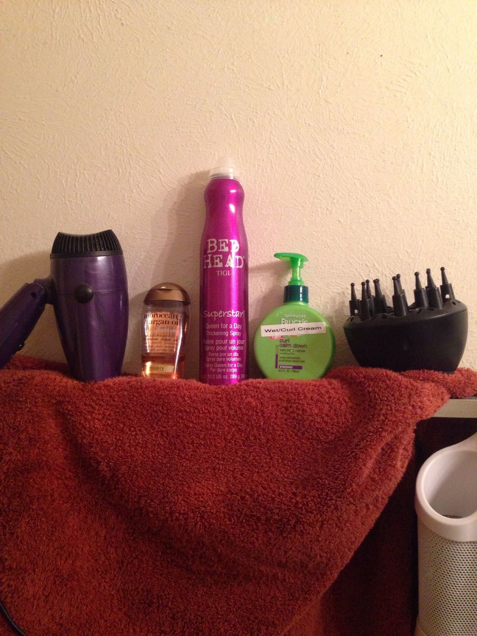 How to use a diffuser on curly hair - B+C Guides