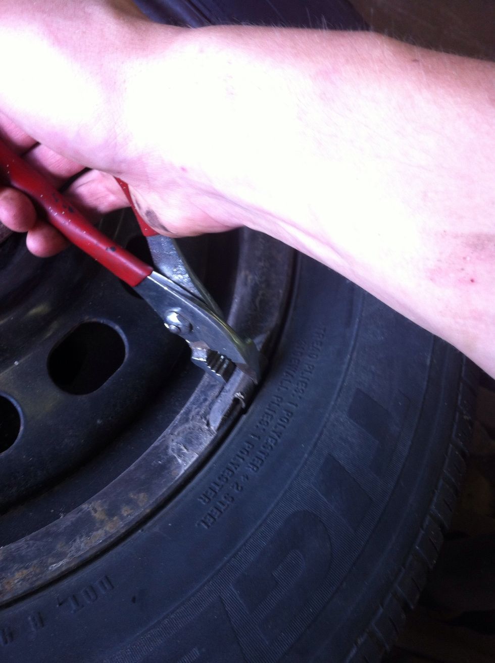 How to take a tire off the rim - B+C Guides