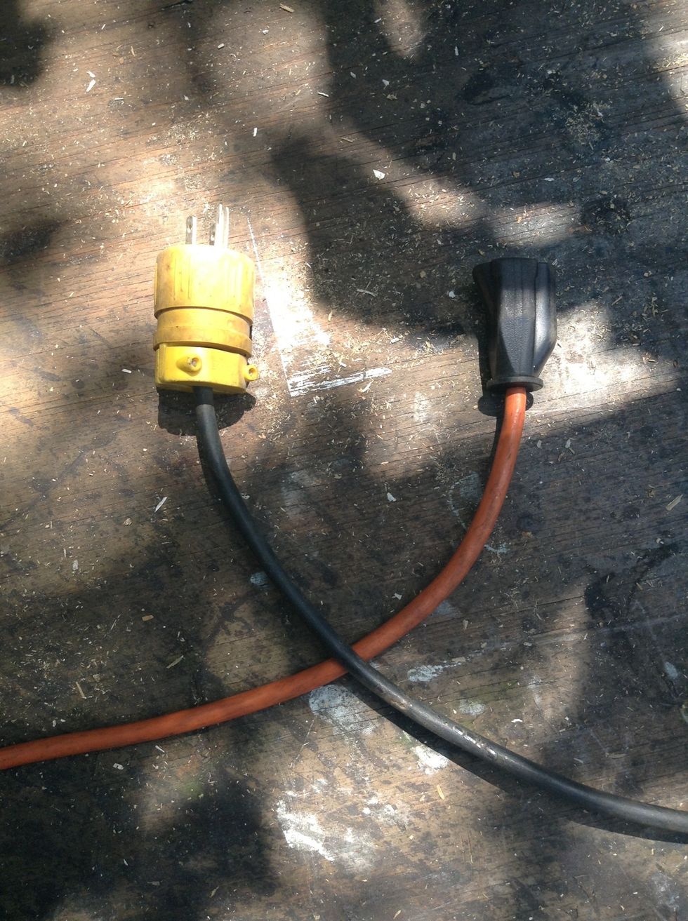 How to keep an extension cord from unplugging itself - B+C Guides